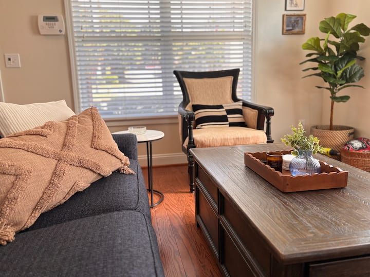 Min2usc/ftjcksn*king*offstpkg*fullkitch*w/d*desk - Columbia, SC