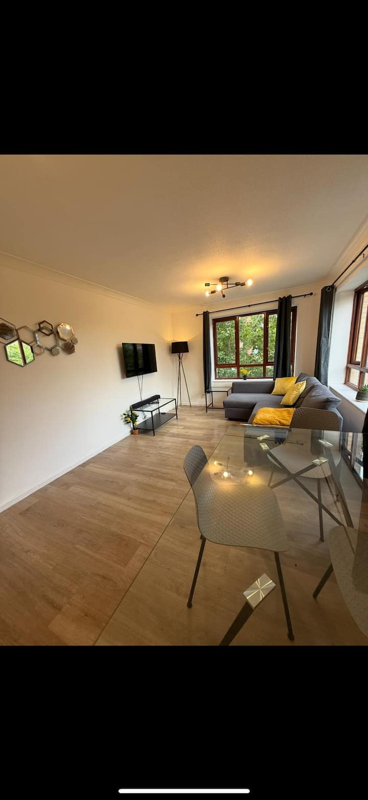 Spacious 2bed In Cmk | Parking | Long Stay Savings - Milton Keynes
