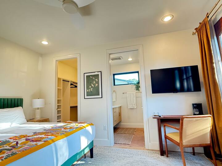 Luxury Guest Suite · Walk-in Shower · Cozy Patio - オースティン, TX