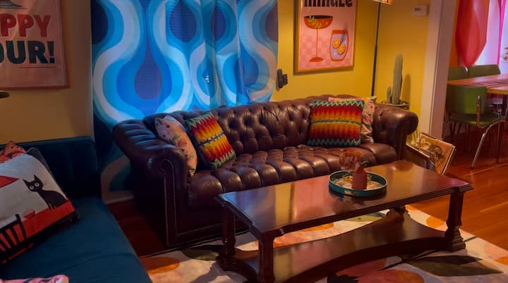 Atomic Prairie | Funky 3-bed Near Downtown - Saskatoon