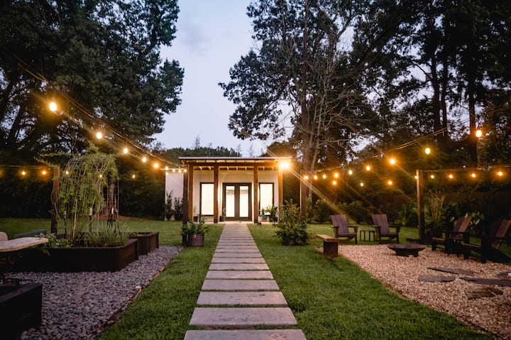 Backyard Tinyhouse!
Nestled In An Outdoor Oasis. - Baton Rouge, LA
