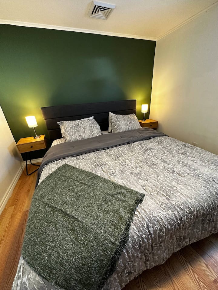 City Living! Updated Upper Apt - Buffalo, NY