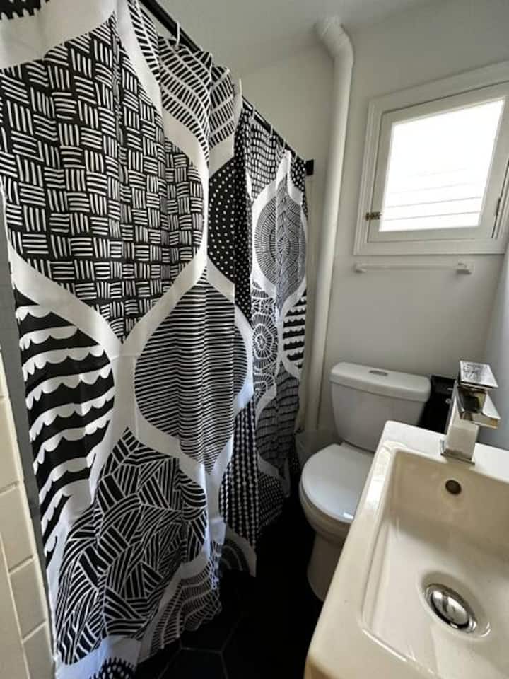 City Living! Updated Upper Apt - Buffalo, NY