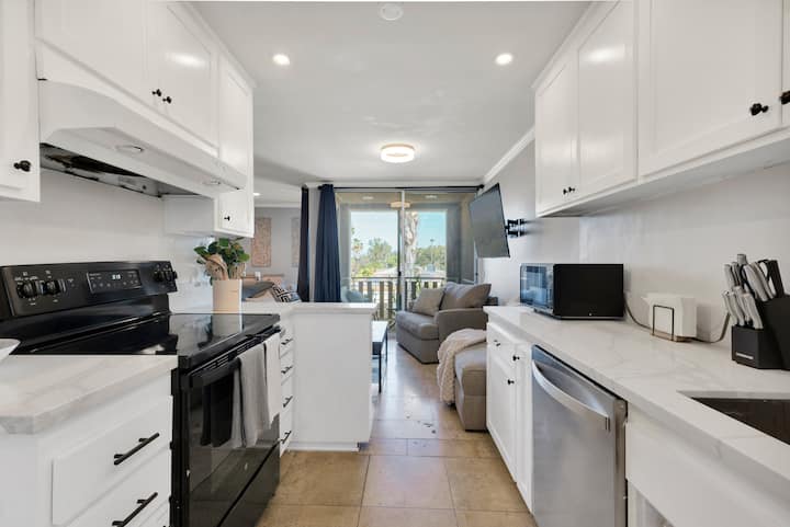 Modern 2br In Encino Near Hollywood & Studio Lots - Los Angeles, CA