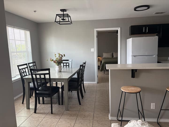 Spacious And Cozy Stay! - McAllen, TX