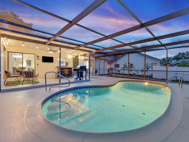 Family-friendly Retreat Heated Pool Sleeps 11 - Spring Hill, FL