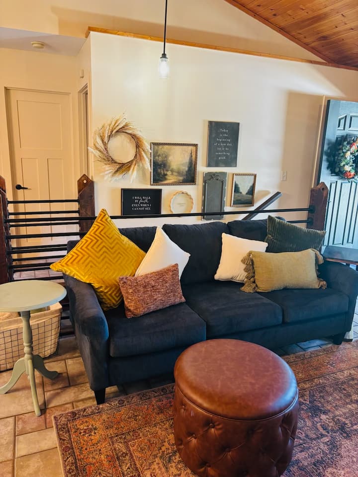Cozy Family Escape - Oak Tree Legacy Lodge - El Paso, IL