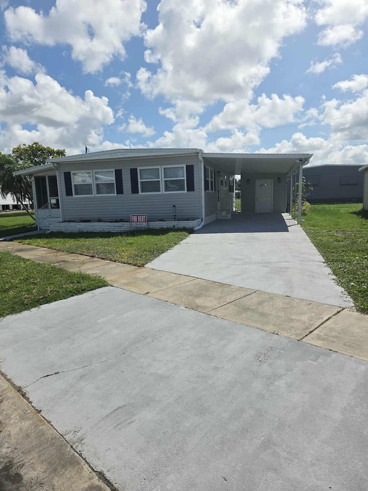 Tropical Retreat - Sarasota, FL