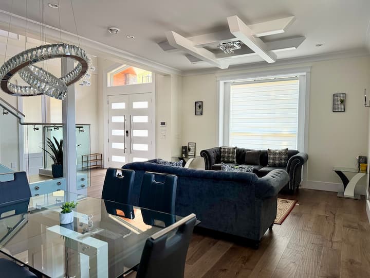 Spacious Luxury Home - Surrey