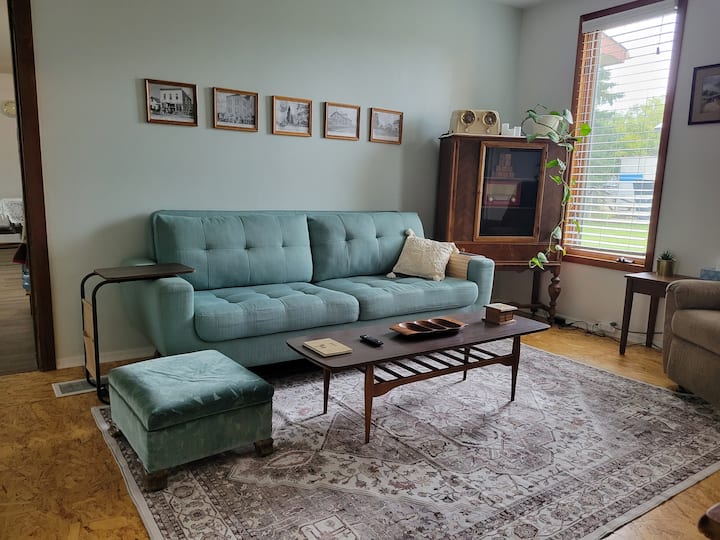 4 Bed, 2 Bath House In Oak Lake With Large Kitchen - 매니토바