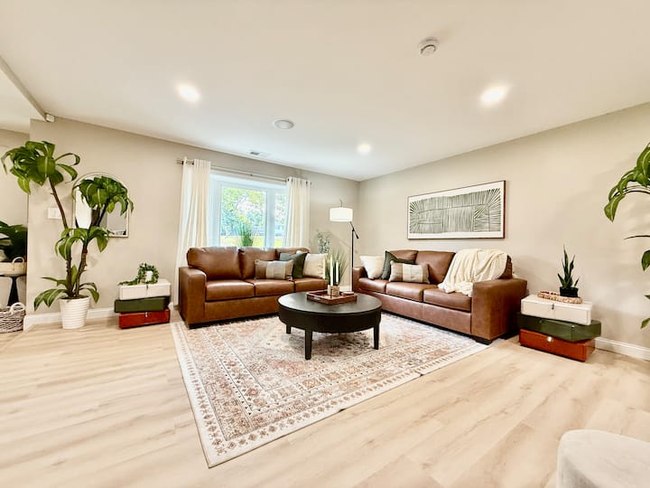 Brand New Remodeled Home, Luxury Rooms + Man Cave! - Miami Valley Gaming