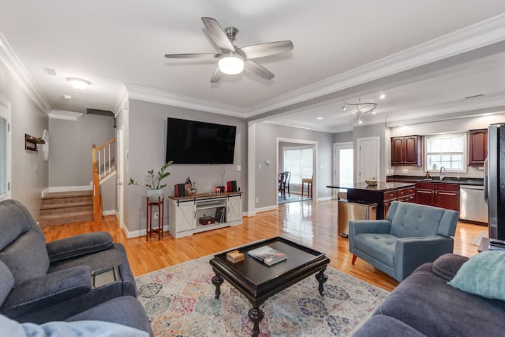 Lux King, Spacious 2br By Carowinds, Airport - Charlotte