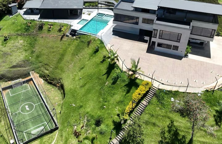 Exclusive Villa With Jacuzzi And Lake Access. - Guatape