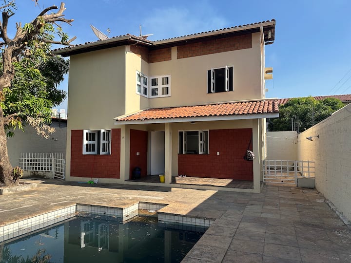 Casa Com Piscina Com óTima Localização - Teresina