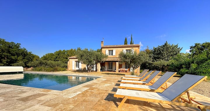 Maison De Charme Et De Standing Avec Piscine, Aups - Aups