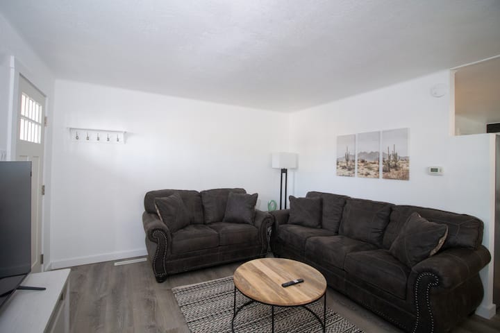 Great Location-king Bed-covered Parking - Farmington, NM