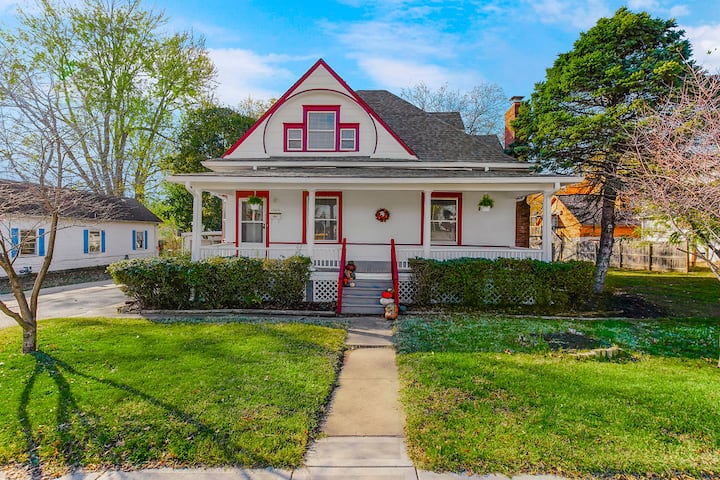 Pets Allowed! Grandview Historic Old World Charm! - Belton, MO