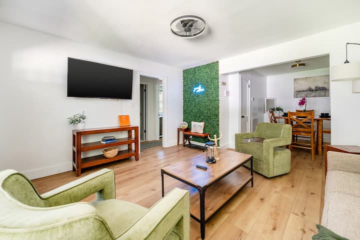 Modern Knoxville Stay | Hot Tub & Grill | + Wifi - Knoxville, TN