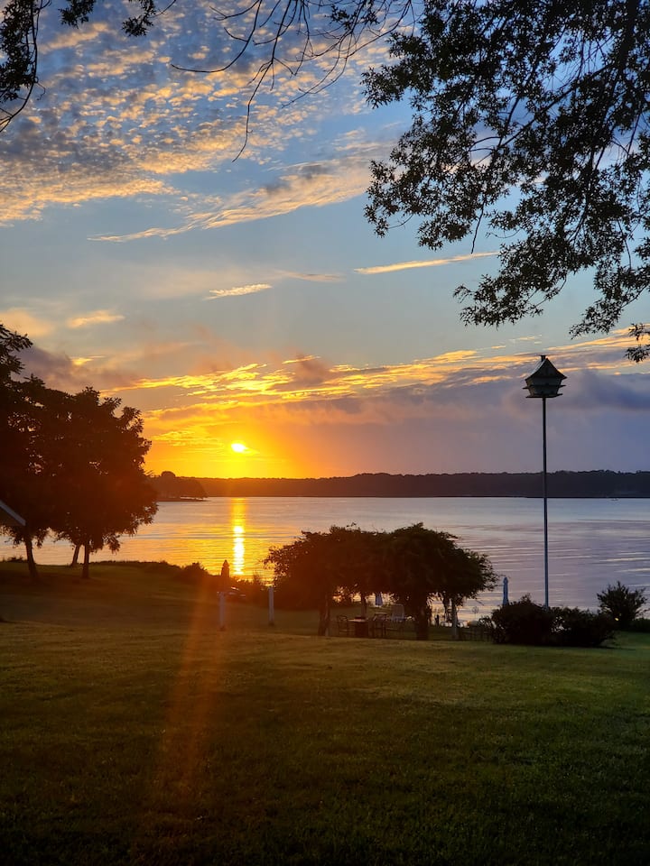 Lake Anna Bella Vista Waterfront Guesthouse - Lake Anna, VA