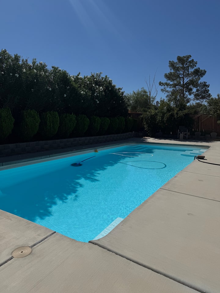 Lovely Home With Pool In Adelanto - Victorville, CA