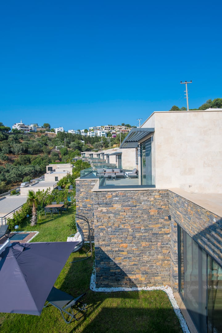 Tüm Odalar Ebeveyn Banyolu ÖZel Havuzlu Korunaklı - Yalıkavak