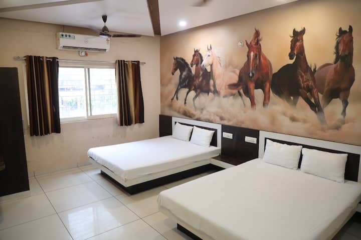 Deluxe Double Bed Stay At Shehnai Residency - Ujjain