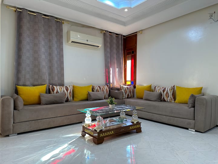Spacious Apartment, Private Residence, Monitored - 페스