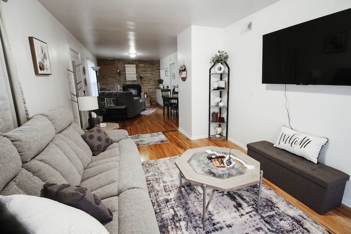 Travel Nurse Oasis W/ Home Gym + Washer And Dryer! - Wichita, KS