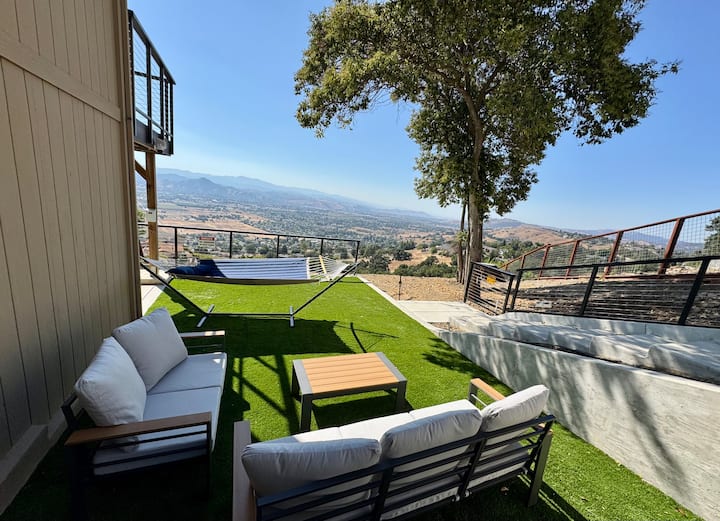 Hillside Sanctuary With Panoramic Morgan Hill View - Morgan Hill, CA