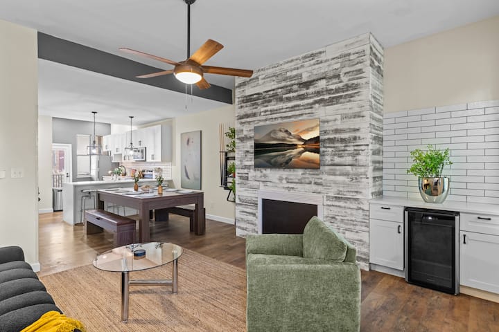 Ping Pong & Style | 3br Soulard Retreat - Saint-Louis, MO
