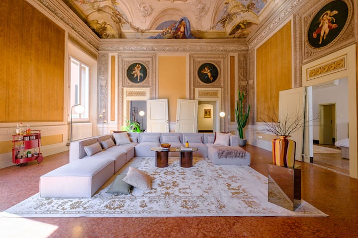 Historic Frescoed Noble Floor In Central Bologna - Bologna