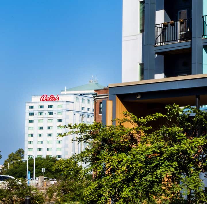 Dwntwn 1bd Apt W/rooftopyoga, Cable, Wi-fi, Office - Evansville, IN