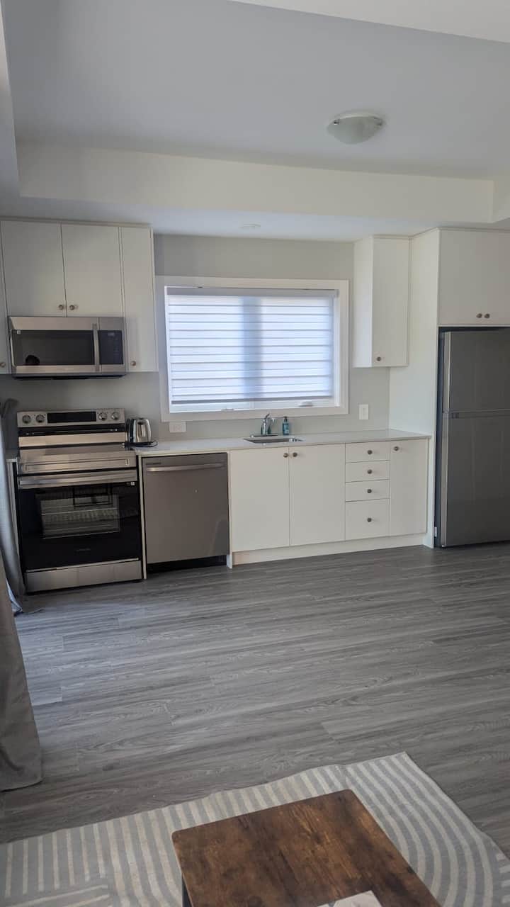 Relax & Unwind | Modern 2br South Kitchener Stay - Kitchener