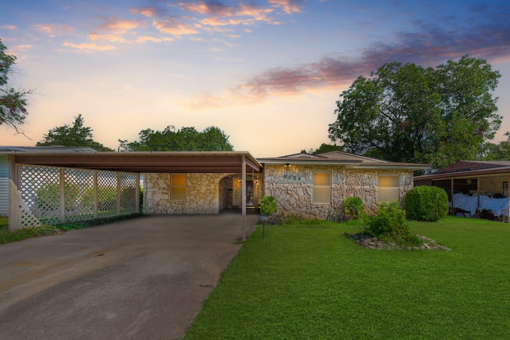 Spacious 4bedr/2bath Getaway | King Beds+tvs Room - Como - Fort Worth