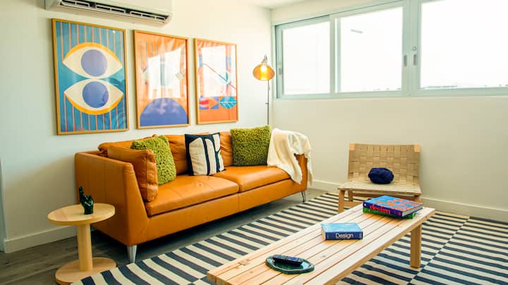 Bauhaus Style Retreat In Arts District - San Juan