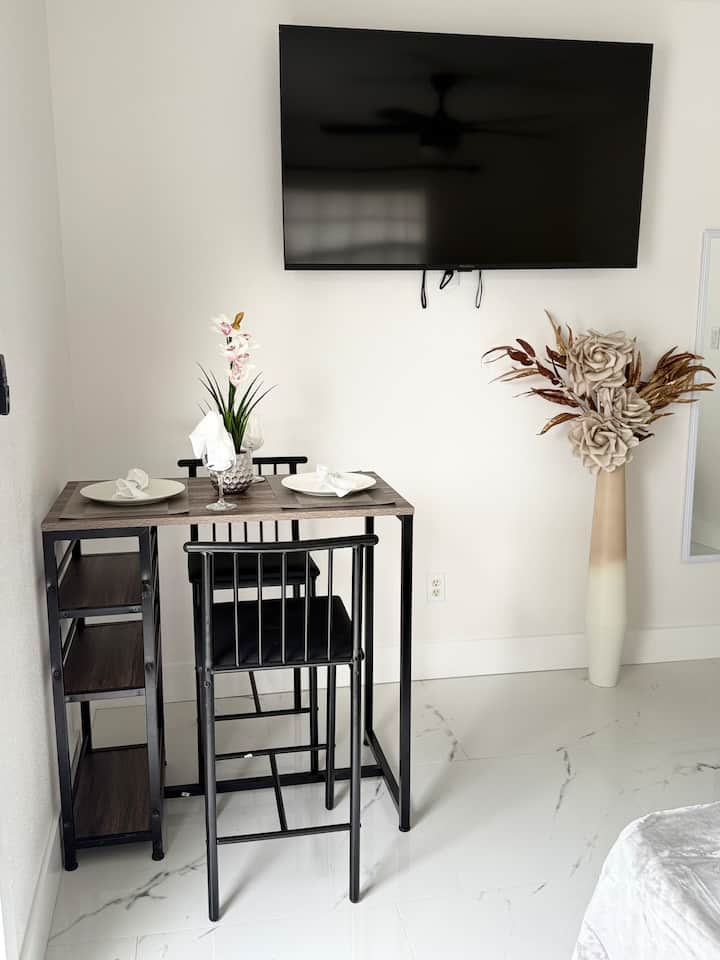 Beautiful Suite. Perfect Location! - Tampa, FL