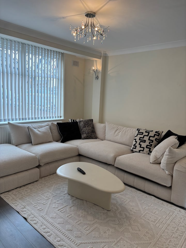 Big Clean House Nice Quiet Dead End Road - Ruislip