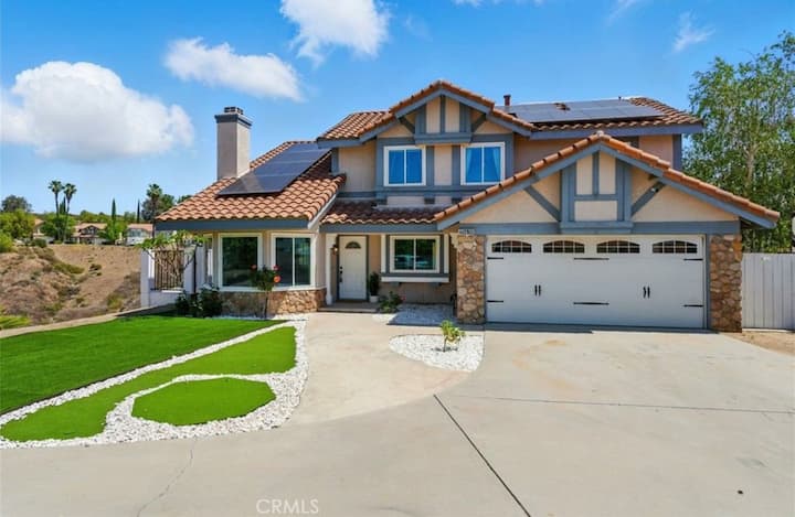 Dzorlux - Santa Clarita, CA