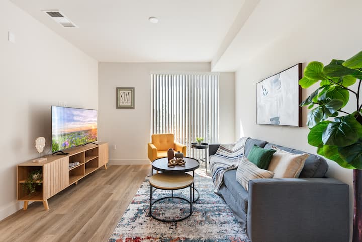 Fancy Irvine Apartment | Shopping + Dining + 中文服务 - Irvine, CA