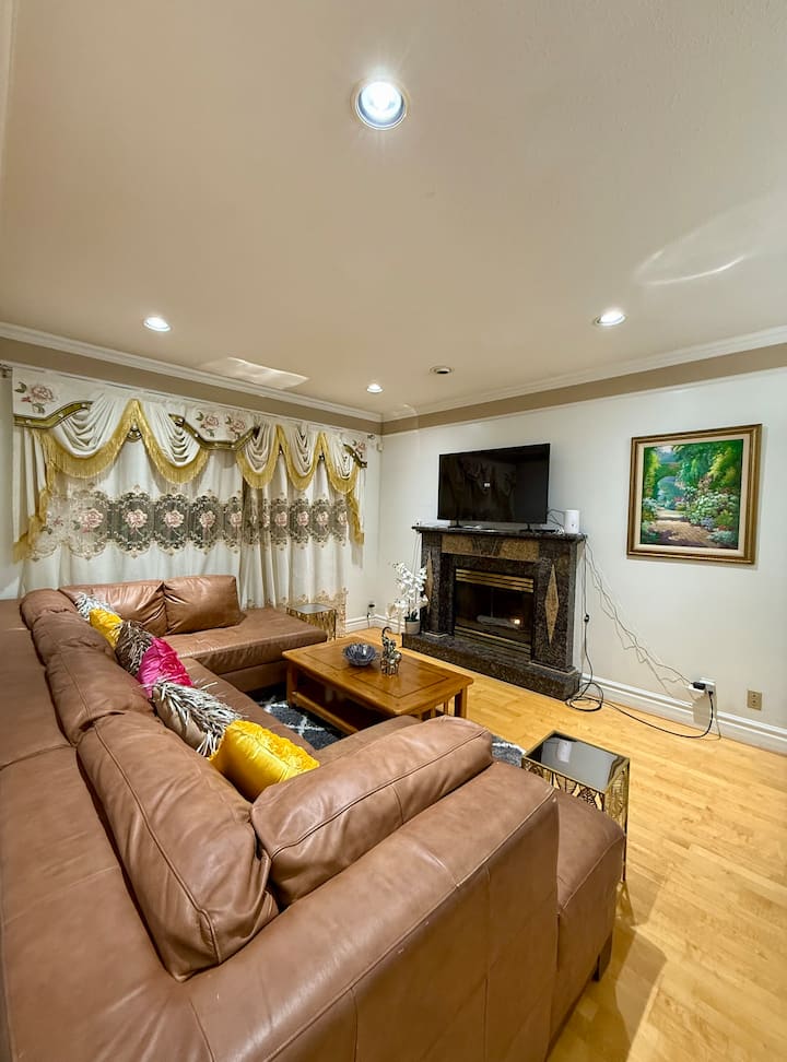 Elegant & Spacious 4-bedroom By Fraser River - Vancouver