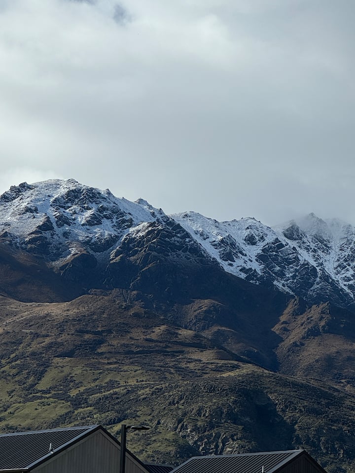 Stylish Remarkables Retreat - Queenstown