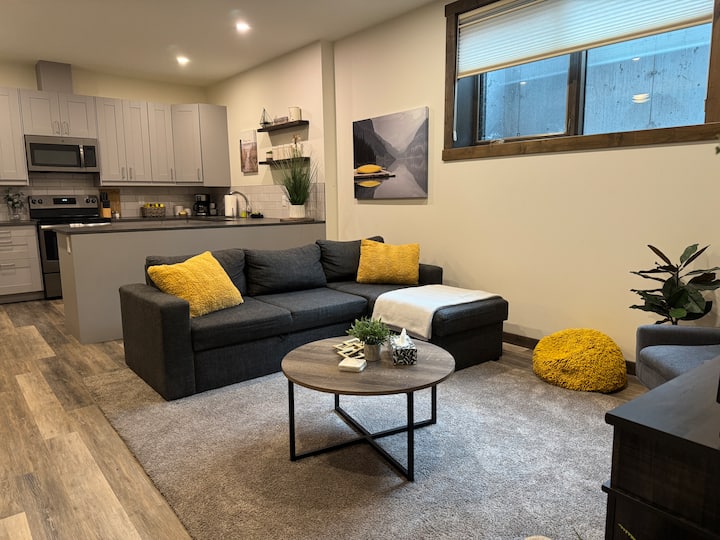 Relaxing Mountain Escape | Private Lower Suite - Canmore