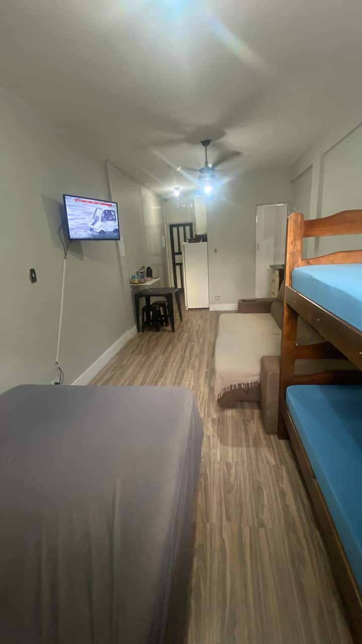 Kit Net Pertinho Da Praia - Santos, Brasil