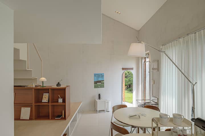 위미항 도보 3분, 정원 속 복층 숙소, 자전거로 즐기는 바다 마을 - 남원읍