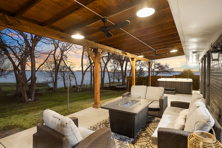 Cosy Waterfront Home - Rowlett, TX