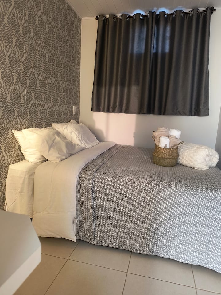 Kitnet Baln. Camboriú. Próx  Univali.
2 Pessoas - Brasil