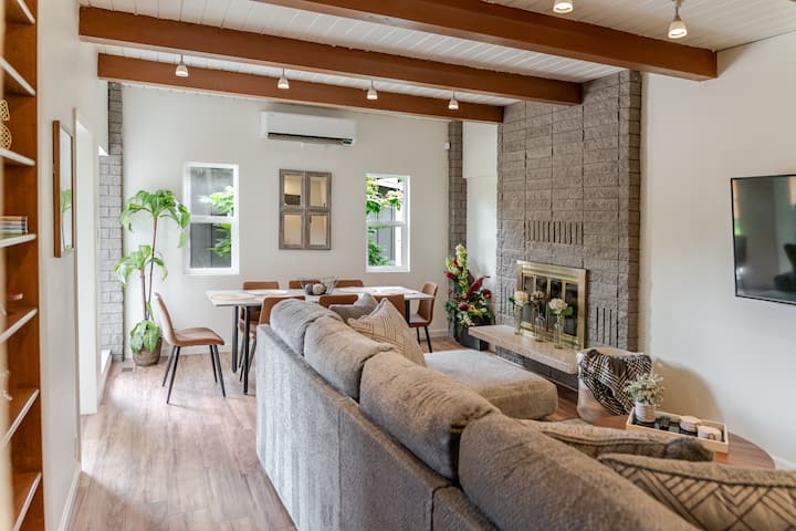 *New* Mid-century | Unr Game Room | Desks | Grill - Reno