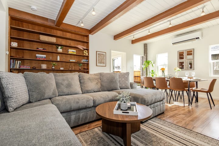 *New* Mid-century | Unr Game Room | Desks | Grill - Reno