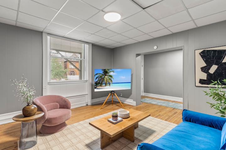 Velvet & Vibes | Luxe 2br Cwe Home + Shuffleboard - St. Louis, MO