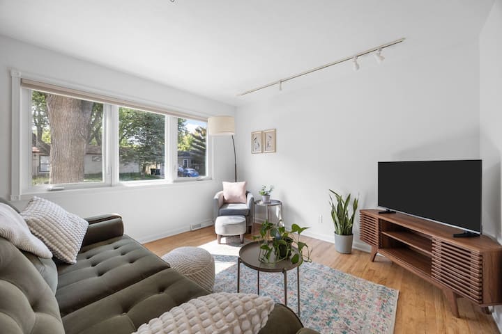 Relaxing Eastside Ranch - Iowa City, IA